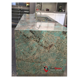 Amazonite Quartzite Island & Onyx Kitchen - Toronto - by MaxSpace Stone ...