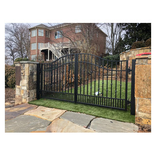 Custom Black Vinyl Gate in Knoxville - Traditional - Landscape ...