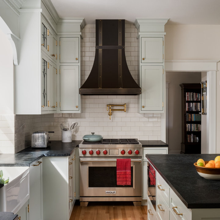 75 Beautiful Kitchen with Green Benchtop Ideas & Designs - January 2026 ...