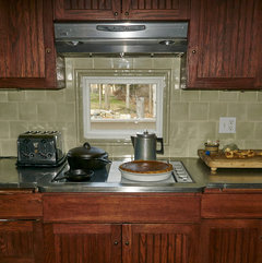 Oven range under windows?