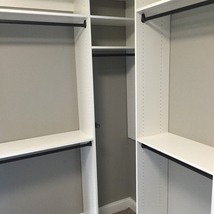 75 Beautiful Small Walk-in Wardrobe Ideas & Designs - October 2025 ...