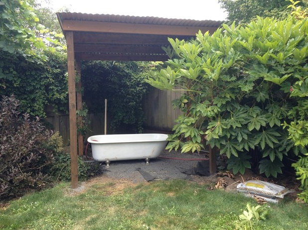 See a Soothing Backyard Bathhouse Born From a Salvaged Tub
