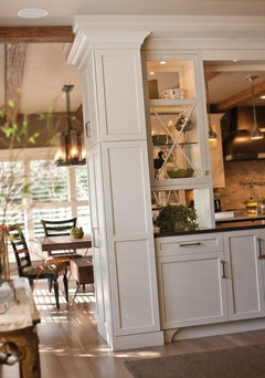 Separation between kitchen & family room - new house