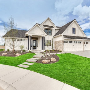 75 Beautiful Mixed Siding Gable Roof Pictures & Ideas | Houzz