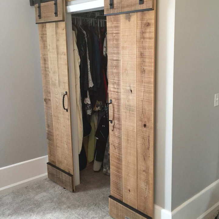75 Rustic Closet Ideas You'll Love - May, 2026 | Houzz