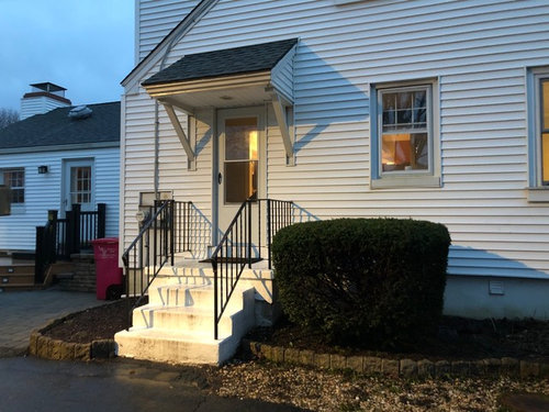 Cape Cod-Side facing front door