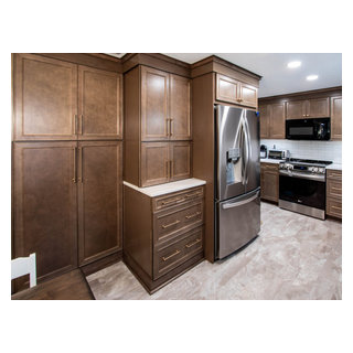 Maple Stained Shaker Kitchen Cabinets with Peninsula Bar - Transitional ...