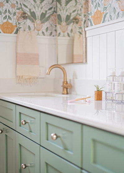 Bathroom of the Week: Storage and Style in 54 Square Feet