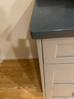 Quartz countertop with rounded corners