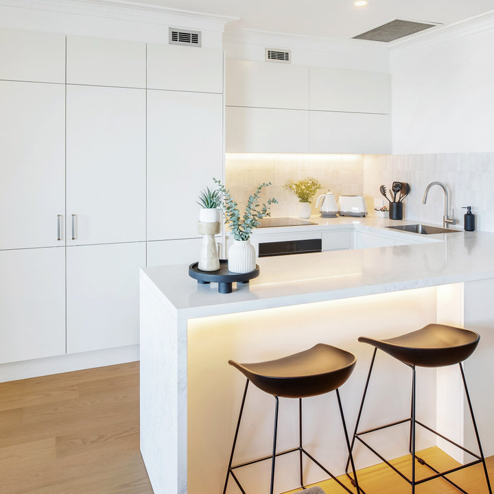 75 Beautiful Kitchen with a Peninsula Ideas & Designs - May 2026 | Houzz AU