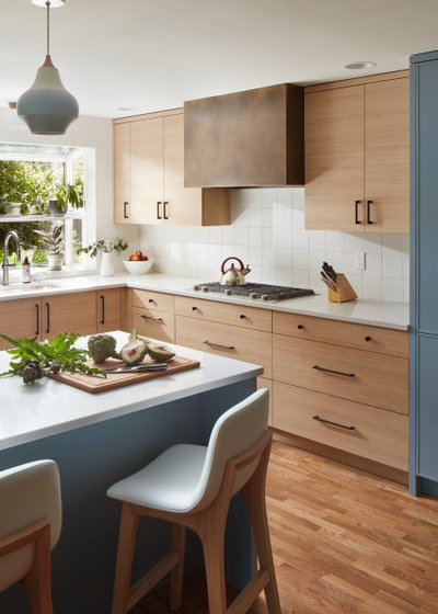 Kitchen of the Week: Party-Friendly Layout With an Upbeat Look