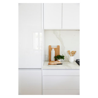 White Kitchen With Bling! - Modern - Melbourne - by Freedom Kitchens ...