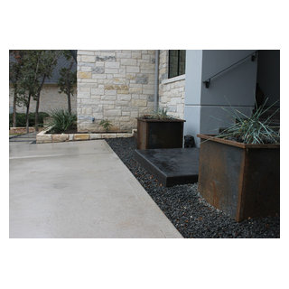 Modern Front Entry - Modern - Austin - by GreenScapes Landscaping ...