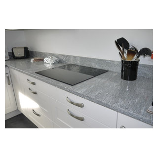 'Storm White' granite worktops - Modern - Oxfordshire - by Algarve ...