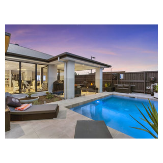 Helensvale Plunge Pool & Landscaped Gardens - Contemporary - Pool ...