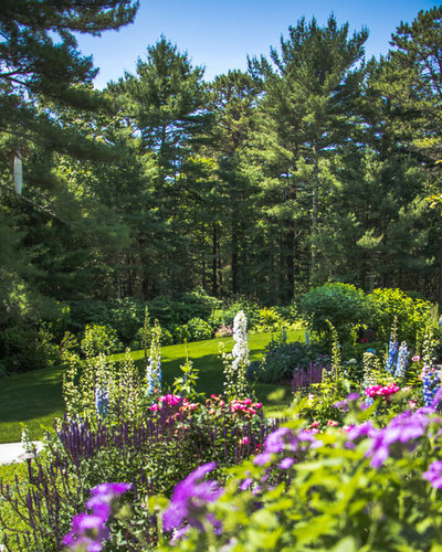 Tour a Romantic Cottage-Style Landscape in the Hamptons