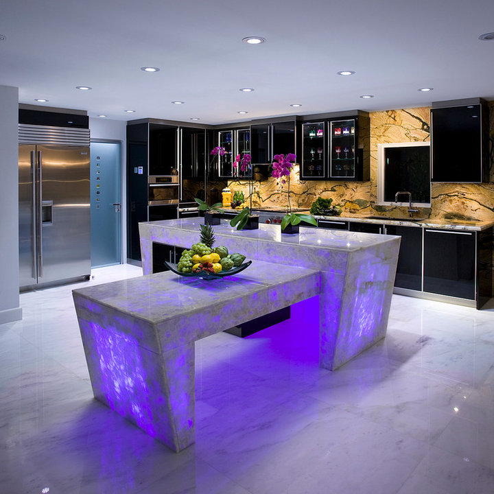 75 Kitchen with Purple Countertops Ideas You'll Love - May, 2026 | Houzz