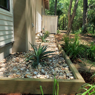 75 Beautiful River Rock Lawn Edging Pictures & Ideas - September, 2020 ...