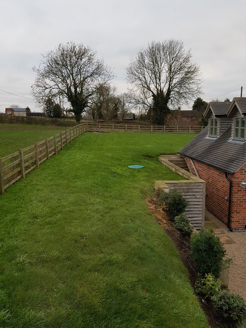 Garden landscaping around an underground LPG Tank - Advice appreciated ...