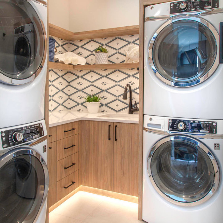 75 Beautiful Small L-shaped Laundry Room Ideas & Designs - June 2025 ...