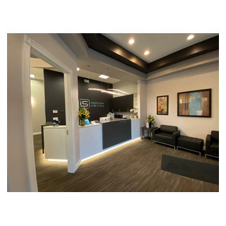 Modern highgloss reception desk - Chicago - by Premium Woodworking ...