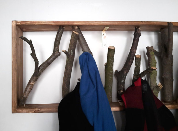 DIY: Eine Garderobe aus Ästen bauen