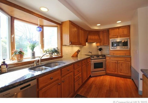 Help: Kitchen wall / paint color with oak cabinets and grey granite???