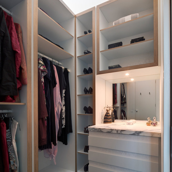75 Beautiful Small Walk-in Wardrobe Ideas & Designs - October 2025 ...