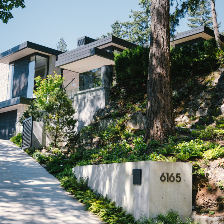 75 Beautiful Sloped Driveway Ideas & Designs - July 2024 | Houzz AU