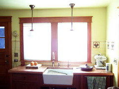 Sinks not centered under a window? | Houzz Forum