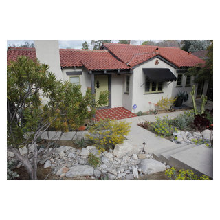 Dry Riverbed - Southwestern - Los Angeles - by FormLA Landscaping | Houzz