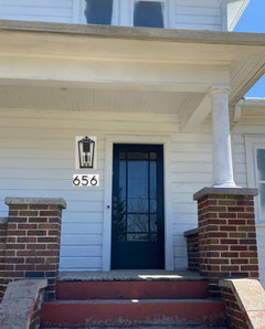 Outdoor light choice for an uncentered front door? Pendant or Sconce?