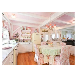 40 Cute Feminine Kitchen Design Ideas - Sacramento - by ComfyDwelling ...