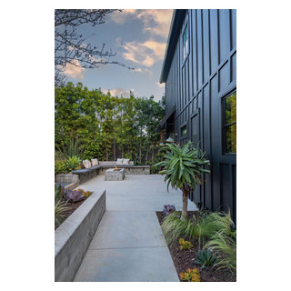 Modern Colonial - Farmhouse - Exterior - Los Angeles - by Weego Home ...