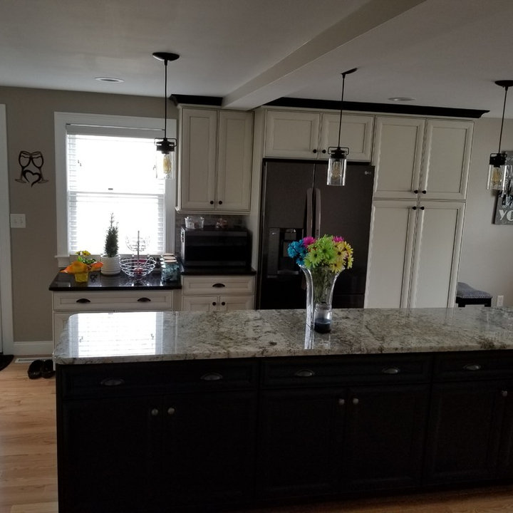 75 Kitchen with Pink Countertops Ideas You'll Love - May, 2026 | Houzz