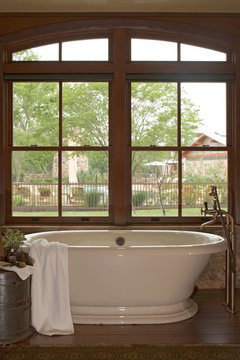 Private Access: 12 Bathroom Windows That Reveal Only the Views