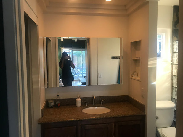 Bathroom of the Week: A Wet-Room Strategy and Nods to Retro Style