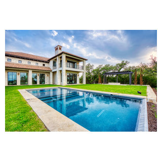 Linear Pool with Faux Negative Edge and Flush Over-sized Spa ...