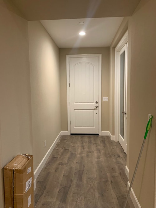New build home, plain entryway. need help