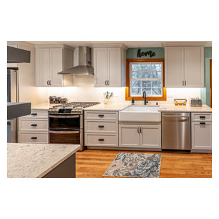 Pop of Color Farmhouse Kitchen - Farmhouse - Kitchen - Milwaukee - by ...