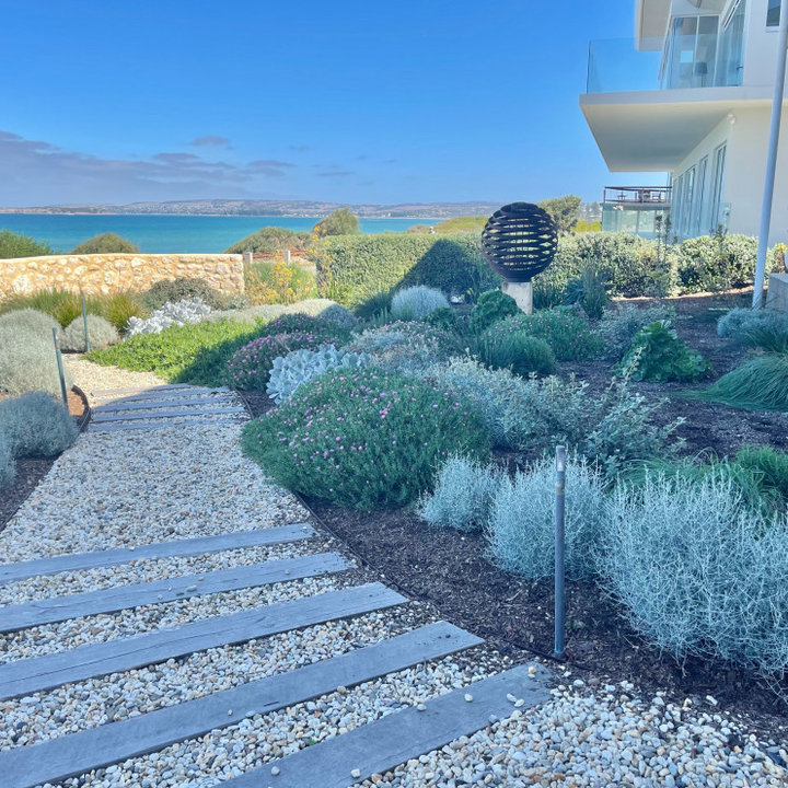 75 Beautiful Beach Style Garden Ideas & Designs - October 2025 | Houzz AU