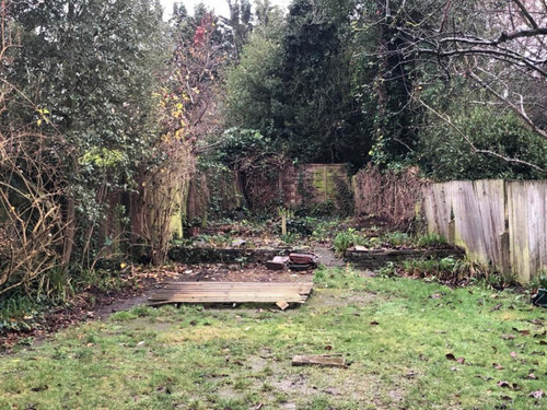 Irregular shaped garden and garden room