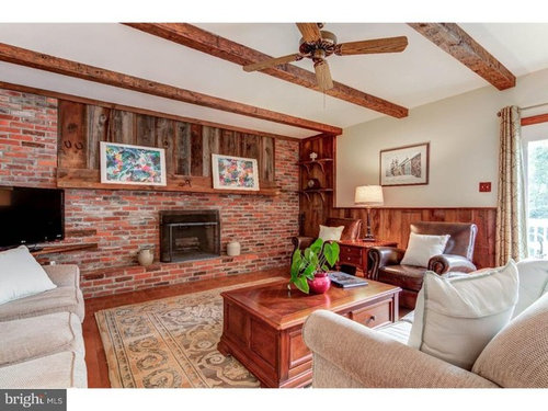 Brick and barn wood wall