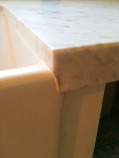 Proper setup for mitered edges against apron sink?