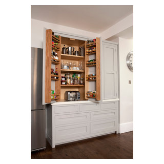 Handleless Shaker Dresser - Traditional - Kitchen - London - by Higham ...