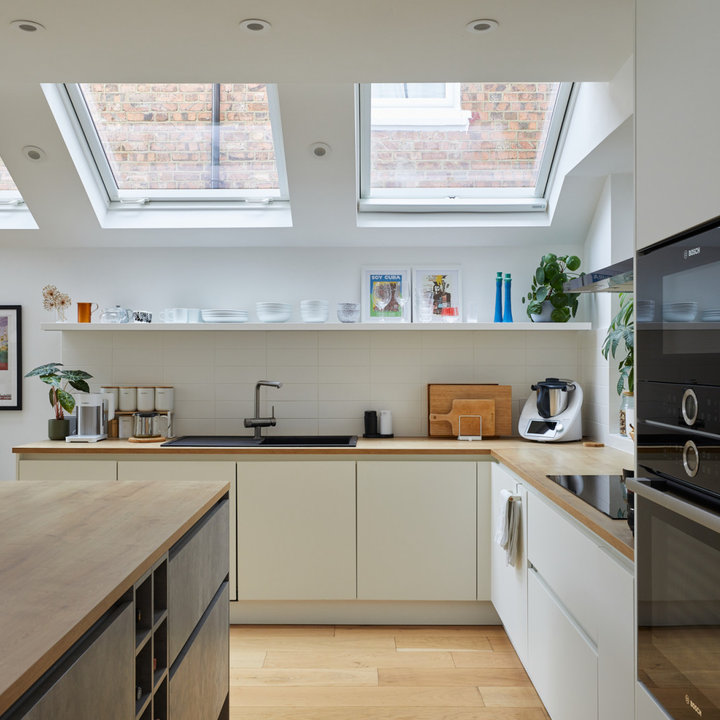 75 Beautiful Medium Sized Kitchen Ideas and Designs - December 2025 ...