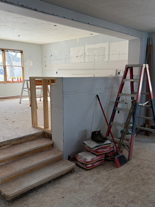 Help! What should I I put on this ledge/wall