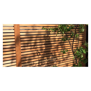 Garapa decking and Cedar screens create modern family garden ...