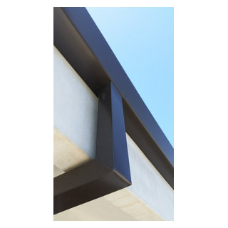 Costa Mesa, New Modern Home. Angle Face 5 inch Gutters, Smooth ...