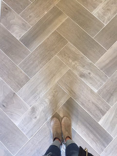 Herringbone Pattern Wood Look Tile Floor | Floor Roma